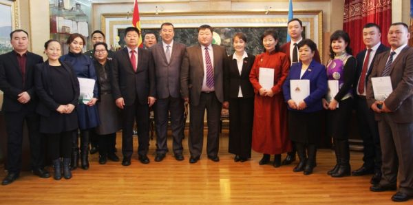 Чингэлтэй дүүргийн Зургаан хорооны Засаг даргыг батламжлав Өглөө мн