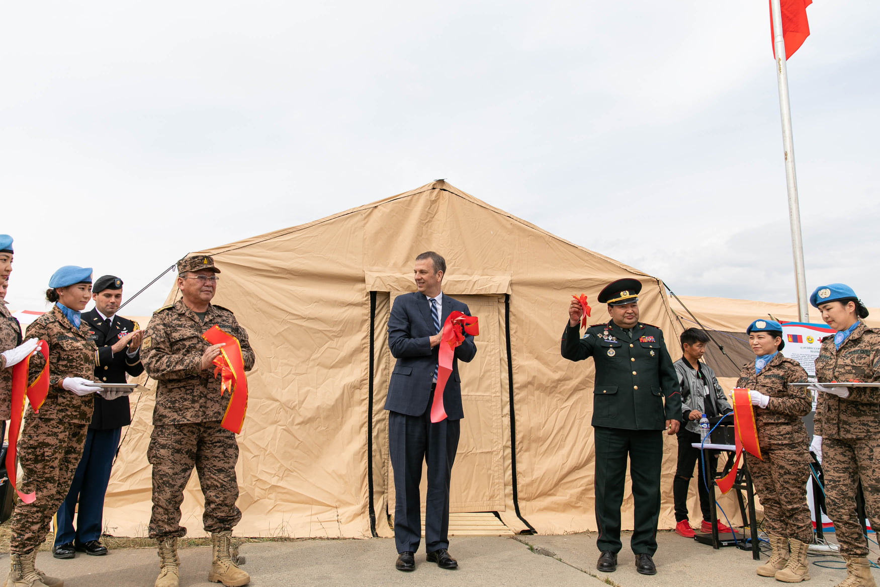 ЗХЖШ т хээрийн эмнэлэг хандивлажээ Өглөө мн