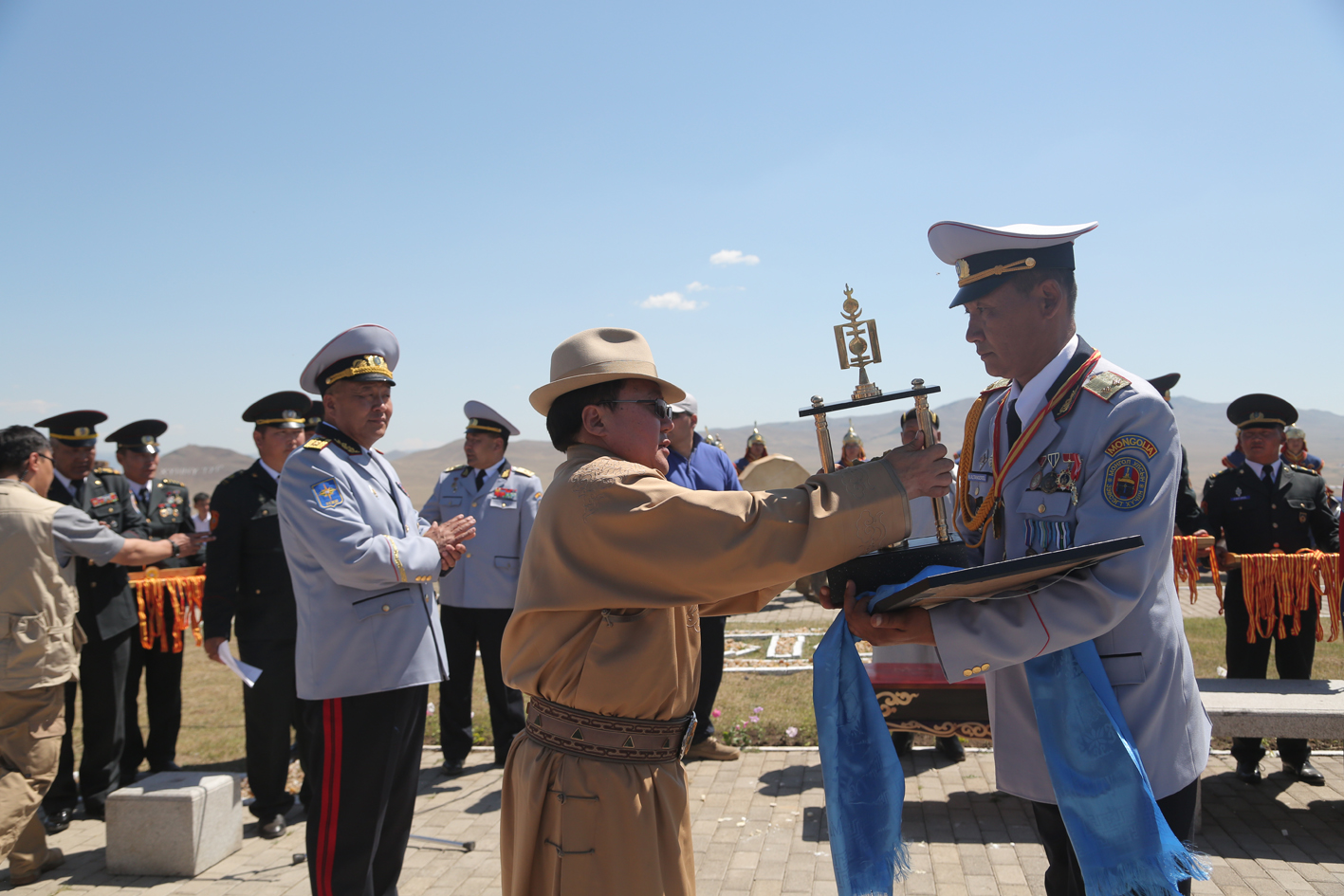 Бүх цэргийн Их хар сүлдийг цэнгүүлэх тайлга үйлдэв Өглөө мн