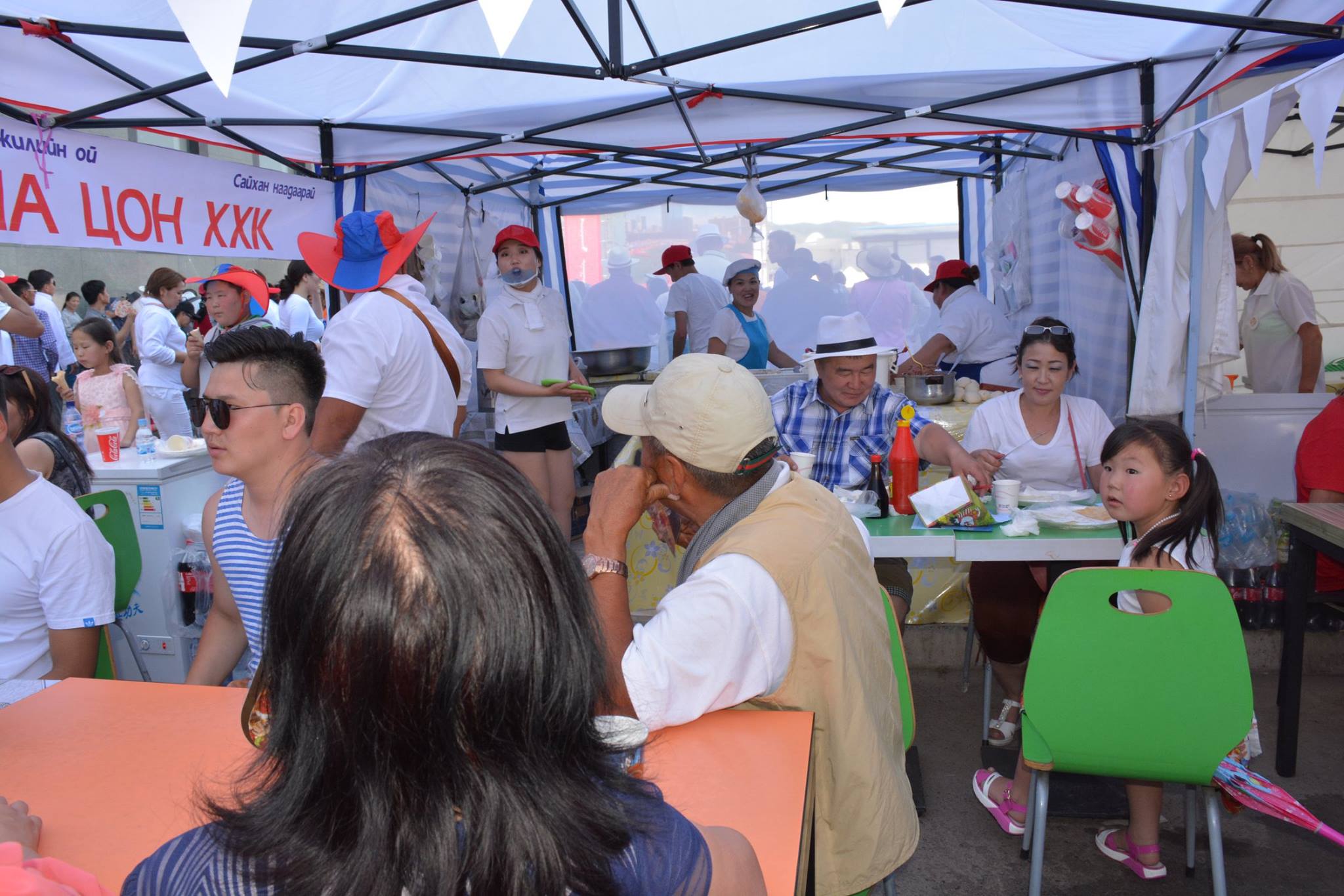 Зөвшөөрөлгүй гар дээрээс худалдаалж буй хоол хүнс хүнсний бүтээгдэхүүн худалдан авахгүй байхыг