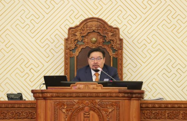 Г Занданшатар Эзэнгүй хулгайн тухай яриад байхаар ард түмэн бухимдах
