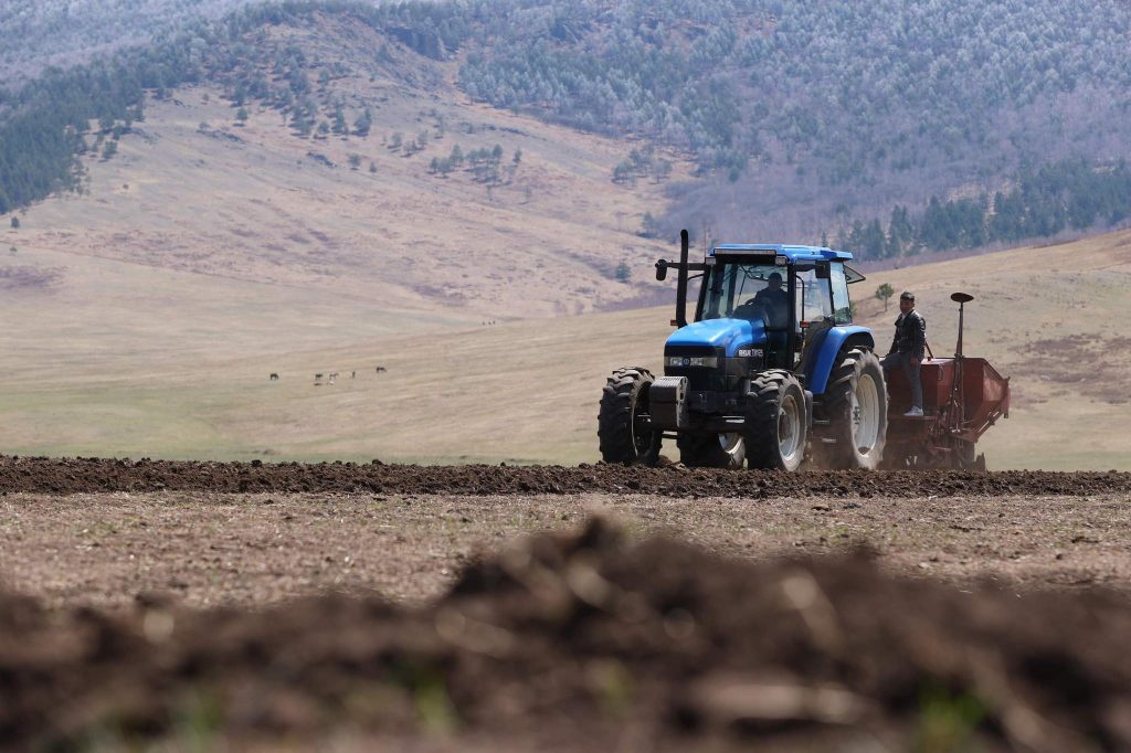 Төв аймгийн Борнуур сум хаврын тариалалтаа эхэлжээ Өглөө мн